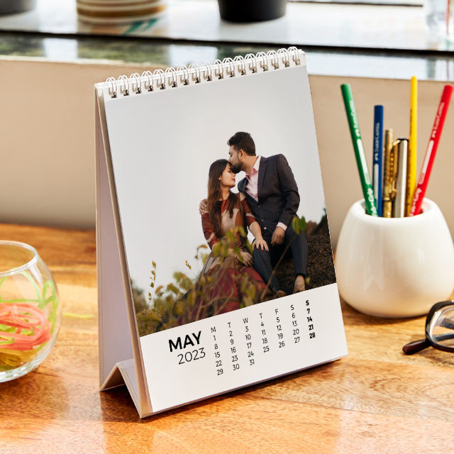 Classic White Mini desktop calendar | Zoomin